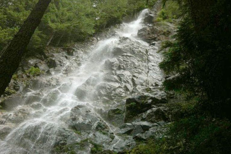 17 amazing waterfalls you can explore near Seattle this summer