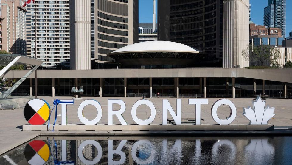 The brand new Toronto Sign was unveiled this morning! - Curiocity