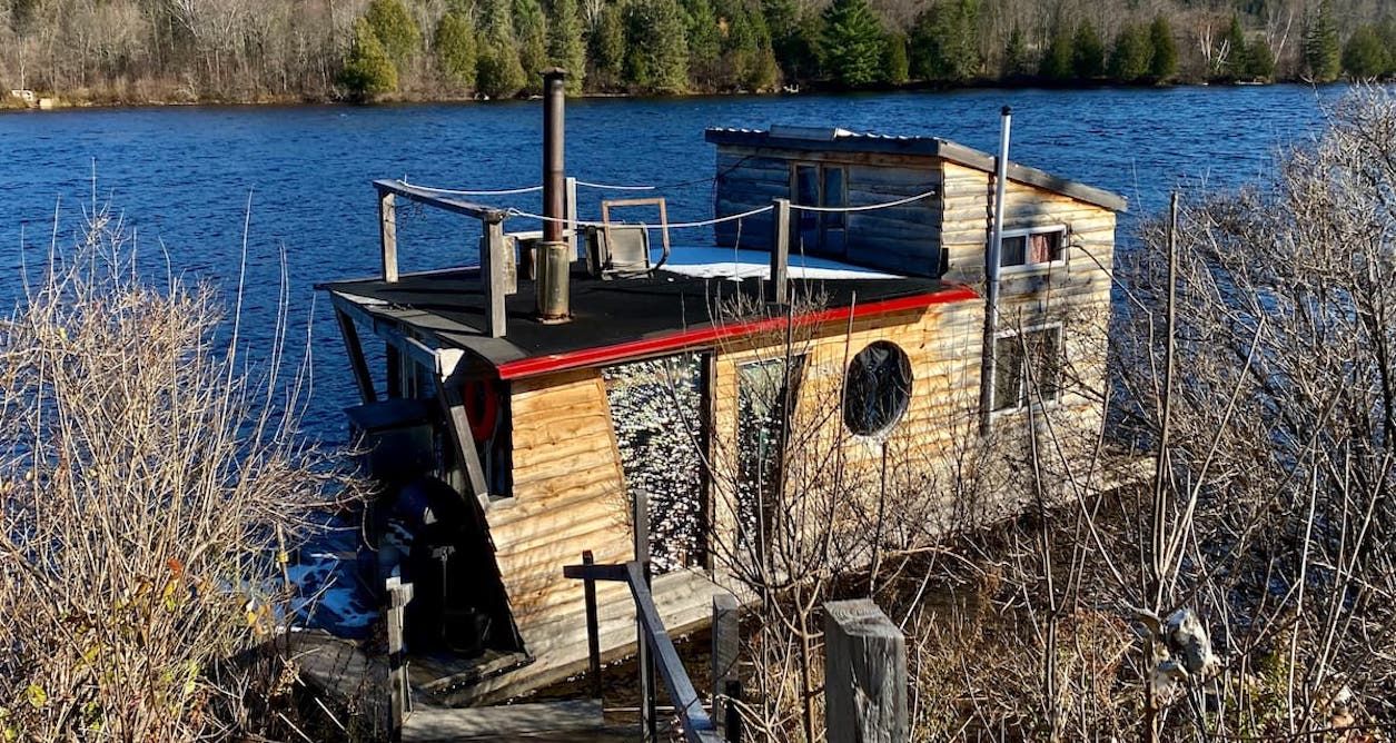You can book your stay at this floating houseboat on one of Canada's ...