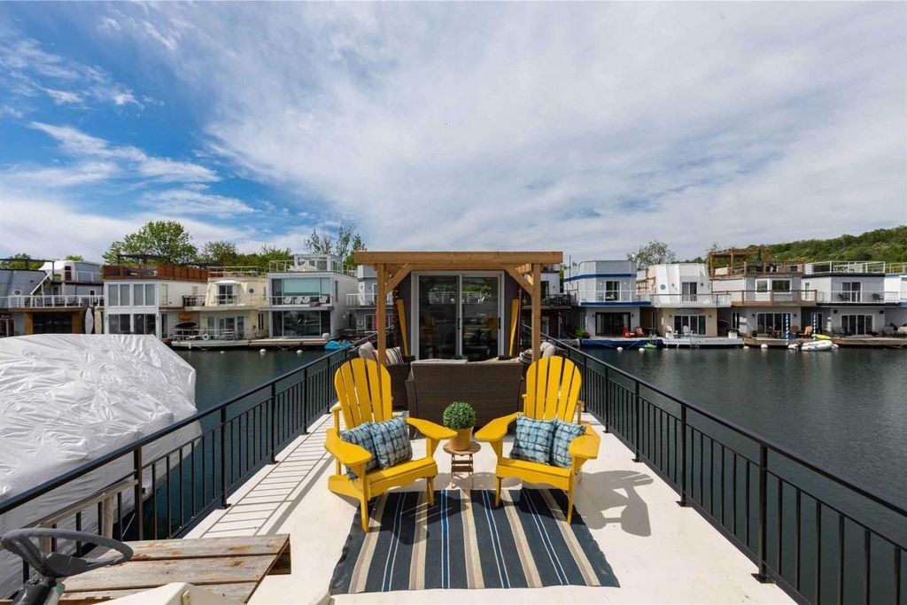 This houseboat for sale in Toronto comes with a rooftop deck (PHOTOS)
