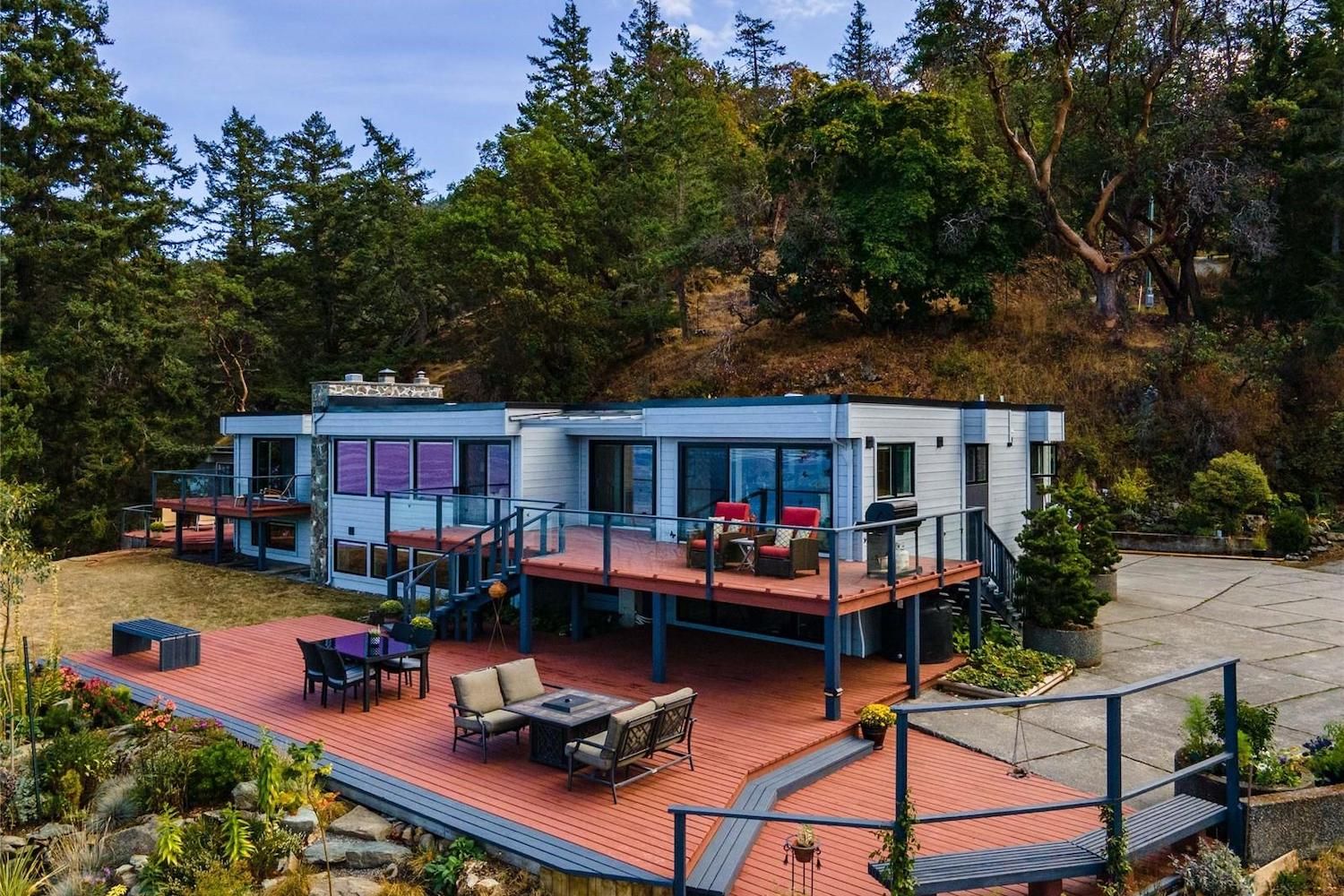 This Salt Spring Island home for sale is a great blend of design & location