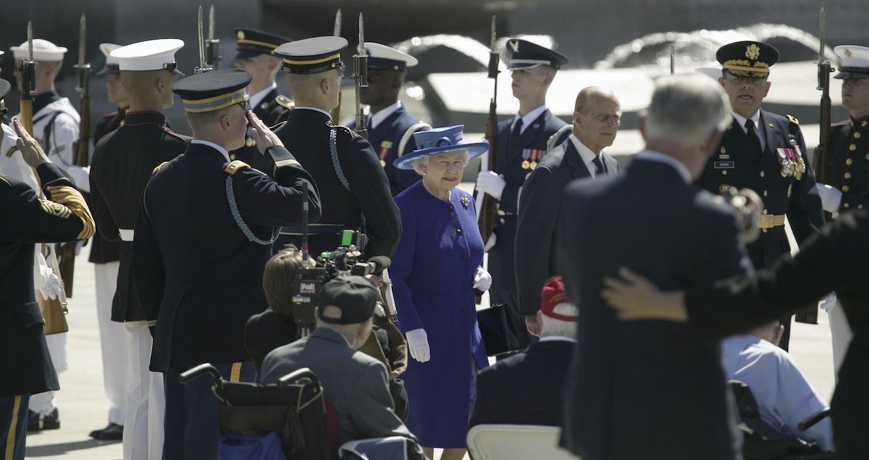 Here's a look back at Queen Elizabeth II’s last visit to Seattle