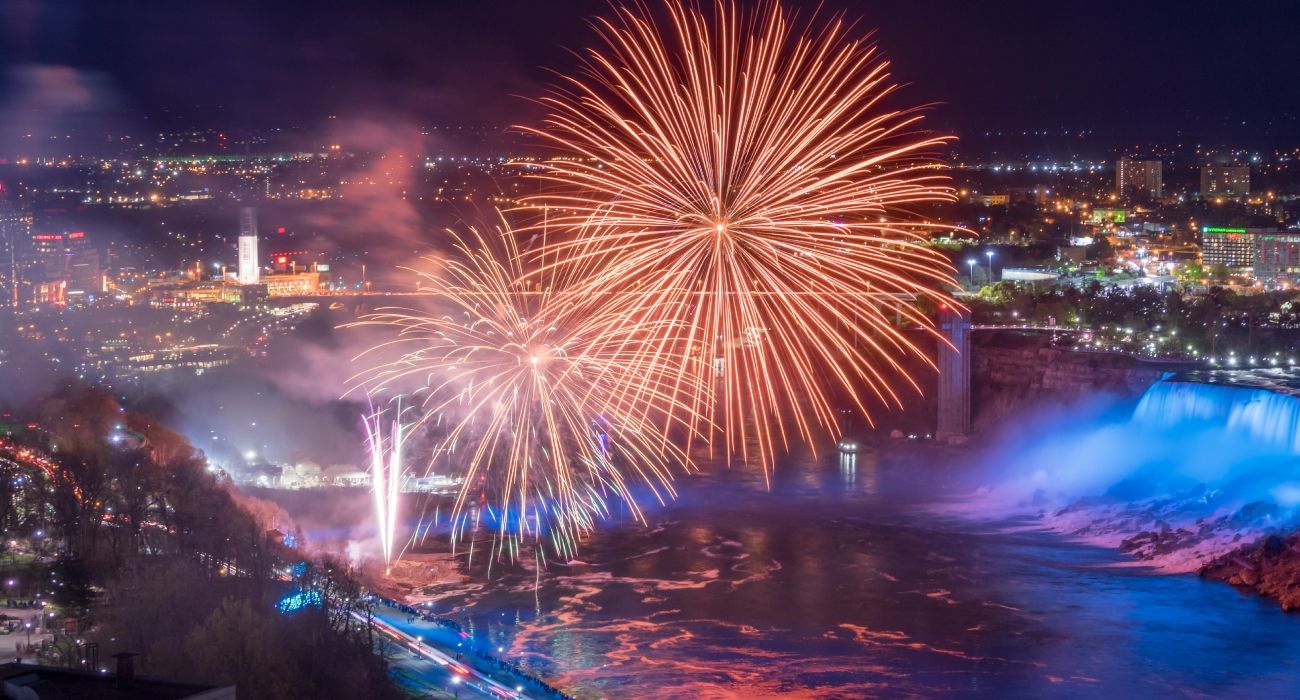 Toronto has a new bus service to the Niagara Falls nightly fireworks