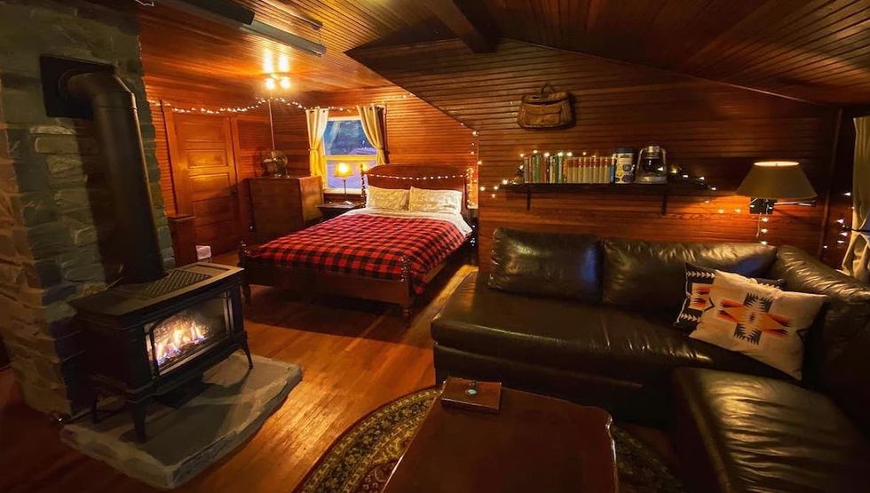 Book a stay at this authentic 1917 lodge right next to Mount Rainier