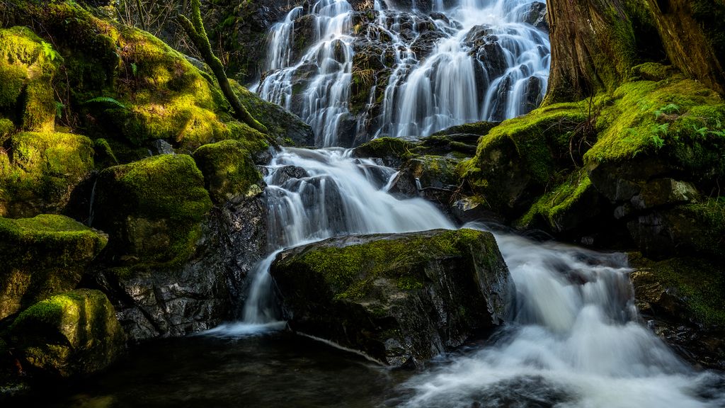 Sooke Potholes Park in BC has natural rock pools & falls