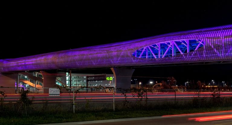 Longest enclosed pedestrian bridge in the world is in an Ontario city