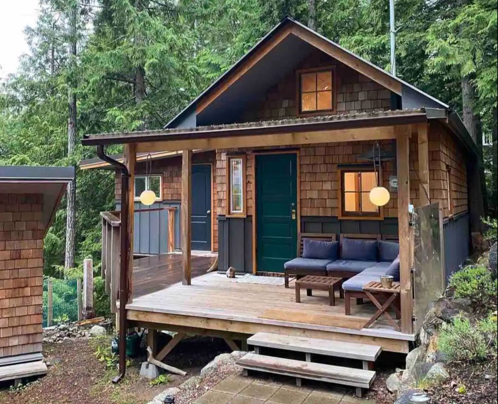 7 cabin rentals in BC for a picturesque fall getaway