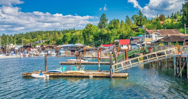 What are the best lake towns to visit in BC this summer?