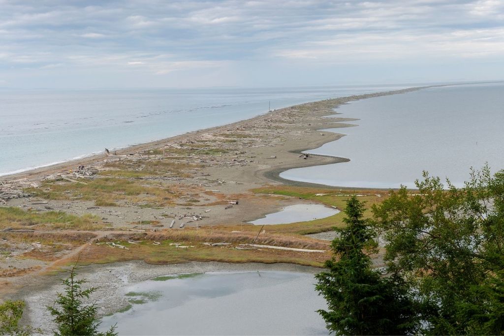 This Washington lighthouse overlooks one of the world's longest sand spits