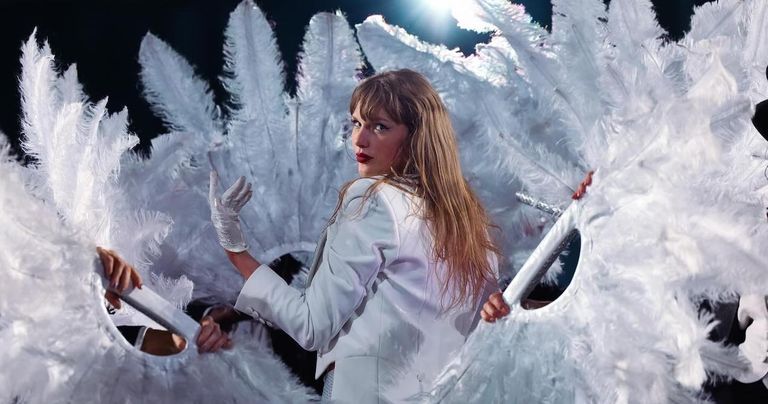 Taylor Swift fans organize a series of Vancouver surprises