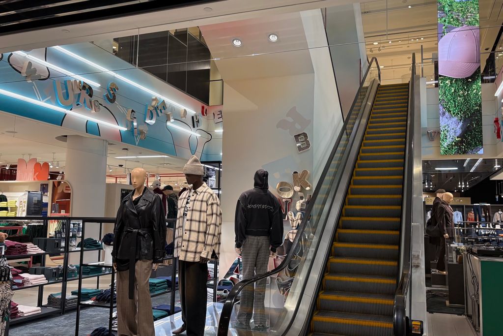 Simons officially opens at the Toronto Eaton Centre