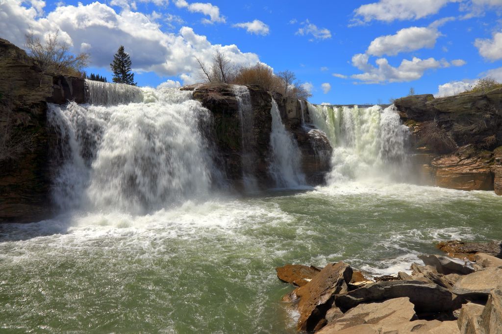 One of Alberta’s most beautiful waterfalls is near Calgary