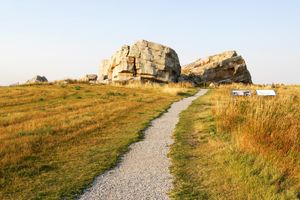Okotoks Erratic: The world's largest glacier erratic sitting in Alberta